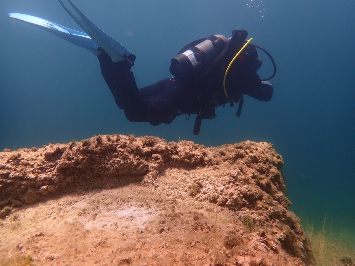 The Underwater ‘Treasures’ of Pavilion Lake in British Columbia’s ...